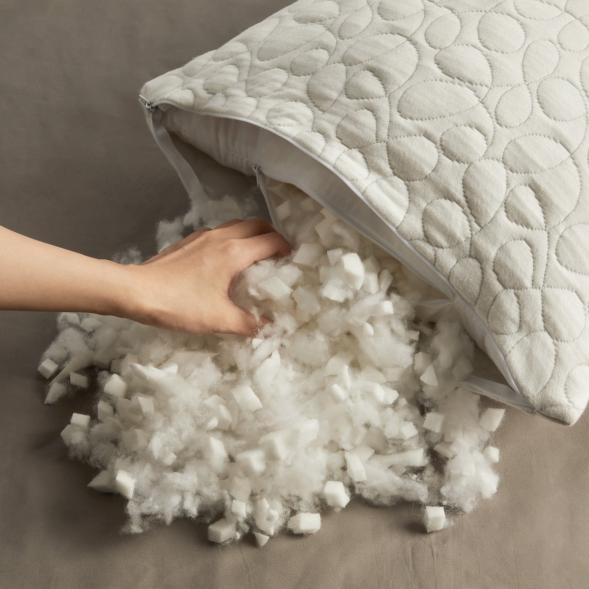 What’s Inside a DonaHöna Pillow? Premium Materials That Actually Matte